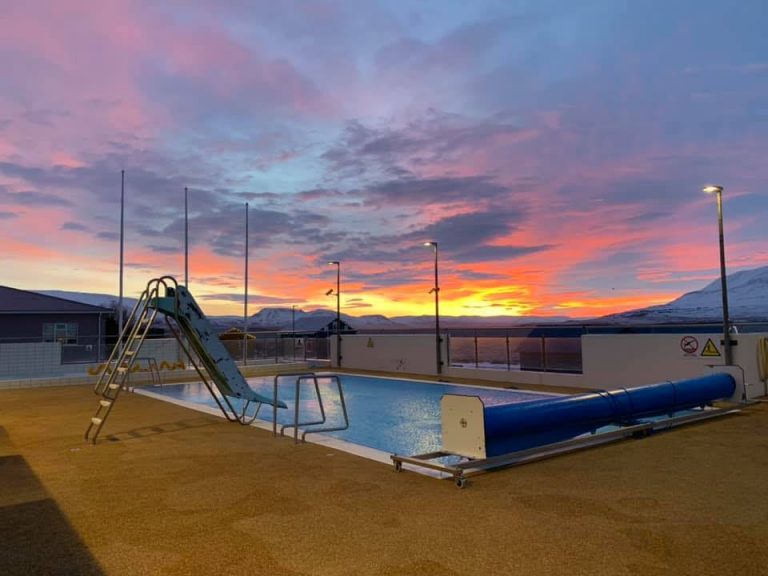 Sundlaugar - sundlaugar.is