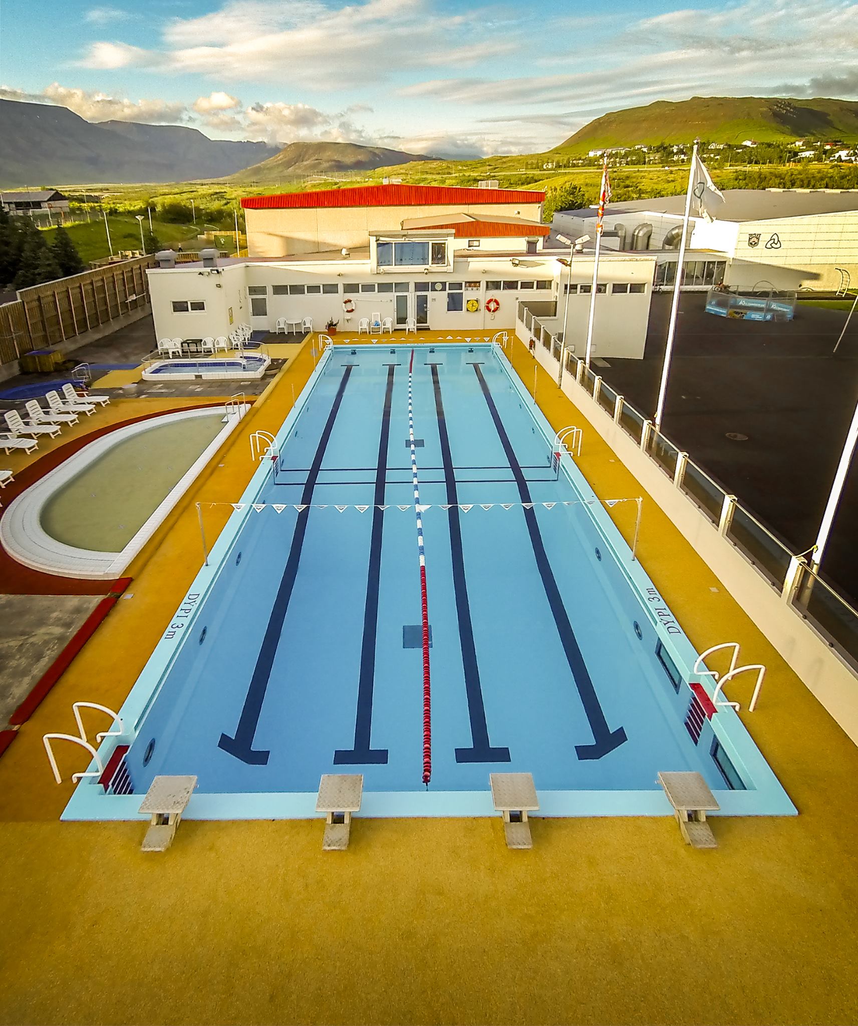 Varmárlaug - sundlaugar.is